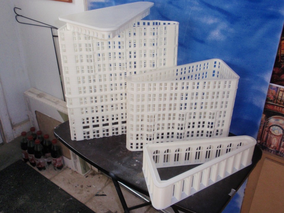 HO SCALE FLATIRON SKYSCRAPER TALL BUILDING WITH OPEN WINDOWS | eBay