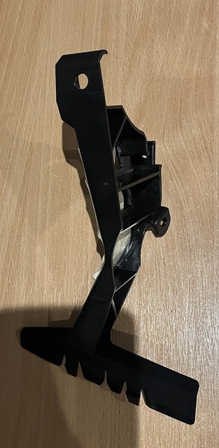 MERCEDES-BENZ GLA X156 REAR LEFT BUMPER LOWER BRACKET A1568853300 ...