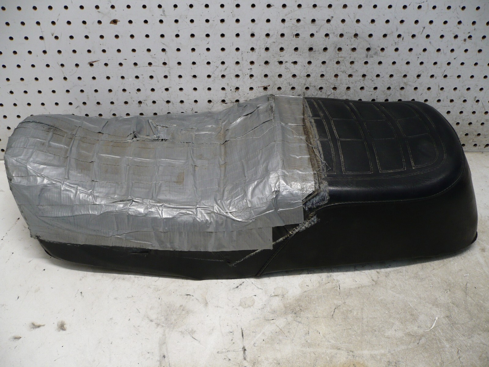 SUZUKI 82 83 GS750 GS750T DRIVER PASSENGER SEAT OEM | eBay