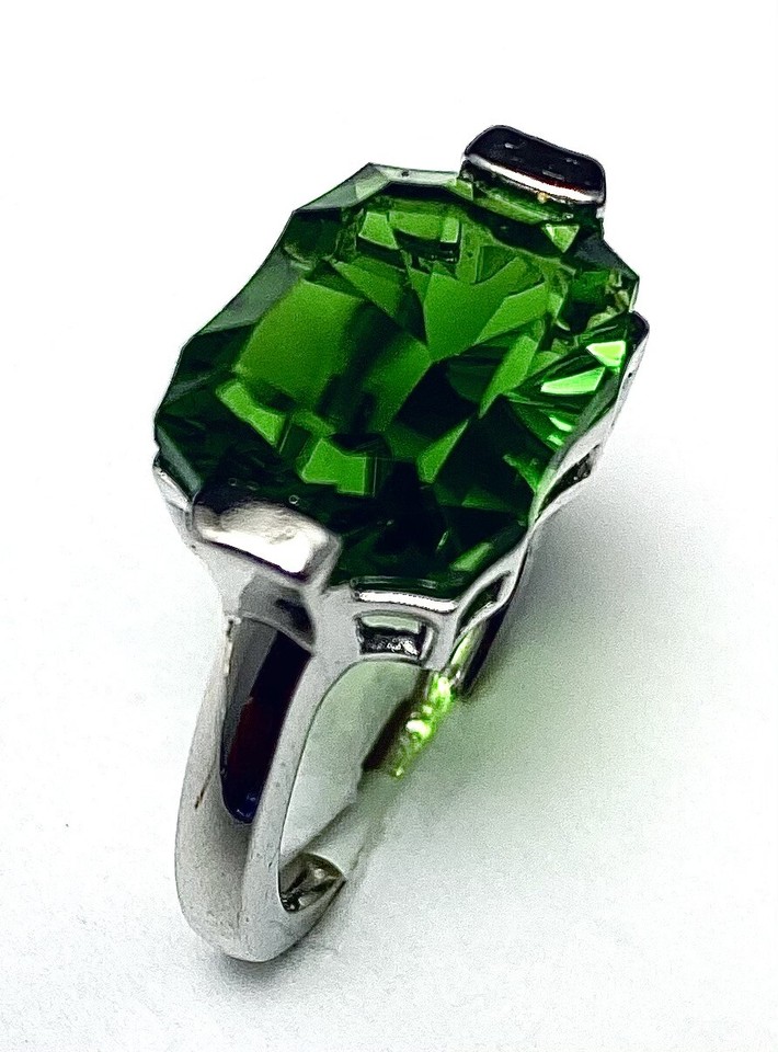 R4550G Unique Cut Mt St Helens Green Helenite 10x12mm 4.2Ct Sterling ...