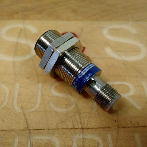 Telemecanique XS1N18PB349D Inductive Proximity Switch, 24VDC, 200mA ...