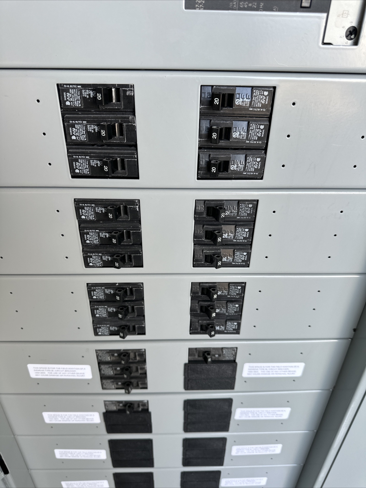 Siemens 400 Amp 208/120 3 Phase Breaker Panel MDP W/ Breakers 42 ...