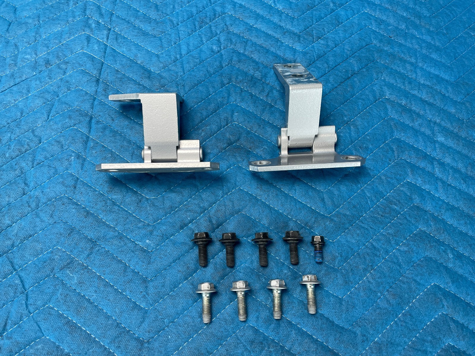 Lexus LS500 Rear Door Upper & Lower Hinges w/Bolts Passenger Side 2018 ...