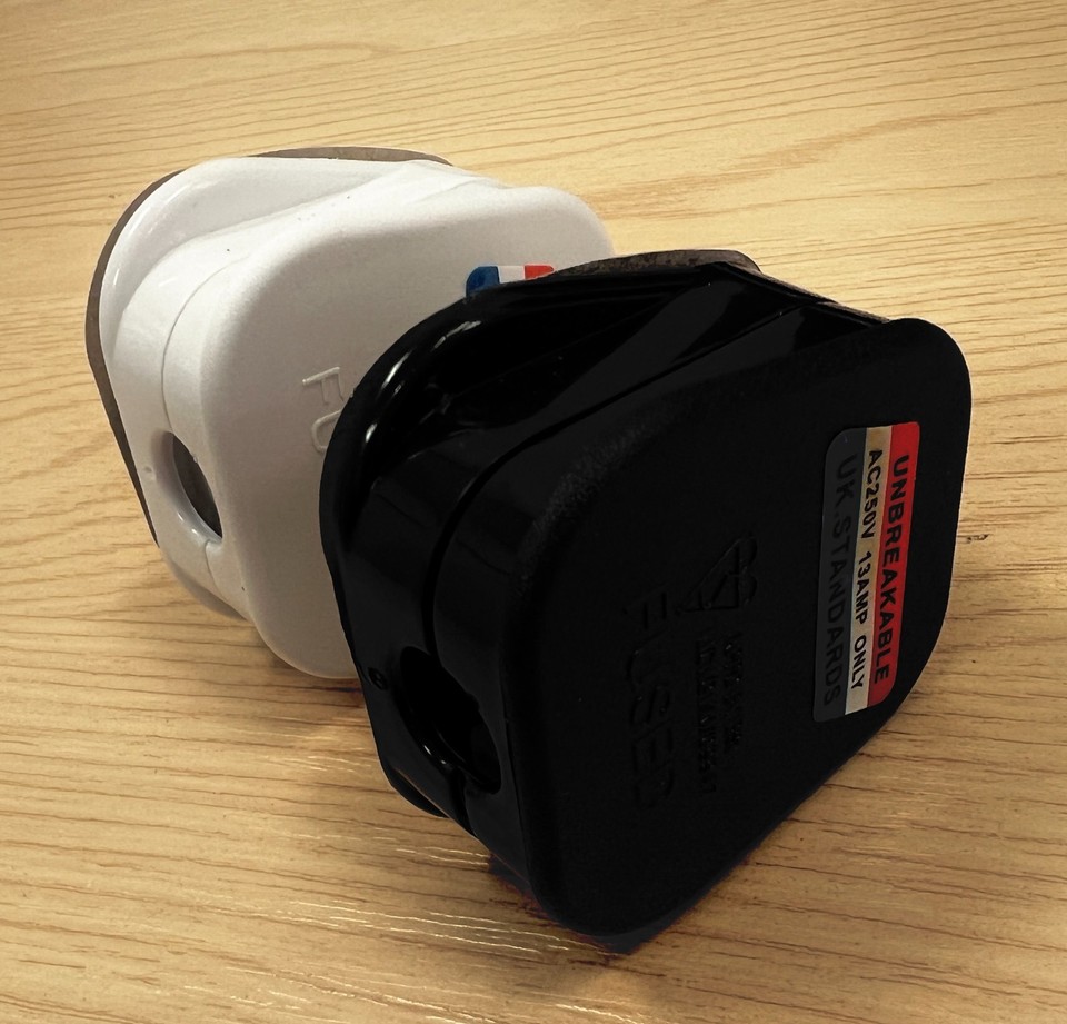 13AMP UK 3 PIN FUSED BLACK / WHITE MAINS PLUG 13A SOCKET BULK 1 2 3 5 ...