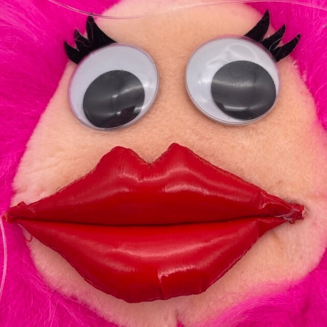 Muppet With Long Eyelashes And Big Lips - Infoupdate.org