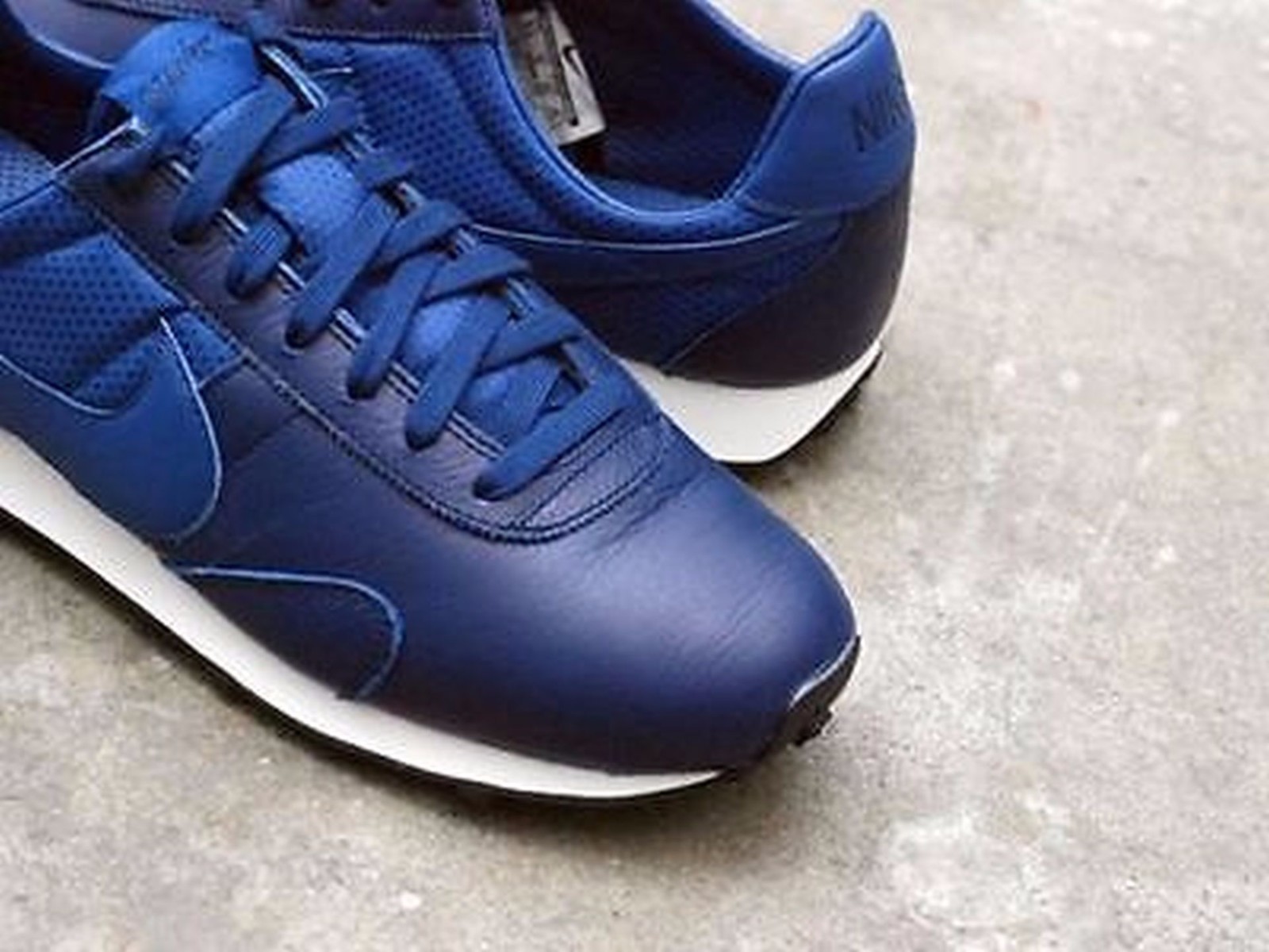 Nike Pre Montreal Racer Pinnacle Wmn Sz 9 839605-400 Leather INSGN BLUE ...