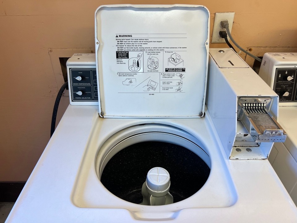 Speed Queen Commercial Coin Op Top Load Washer 1PH 120V 60HZ - Coin ...