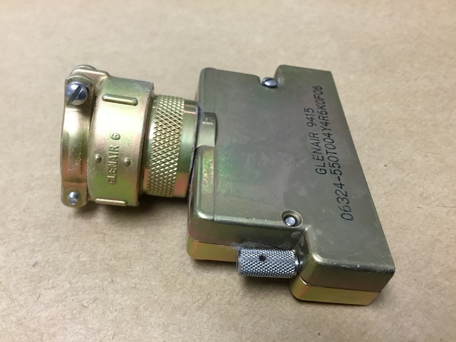 (1 PC) GLENAIR 550T004Y4R6K0F06 EMI/RFI D-Sub Split Backshell with ...