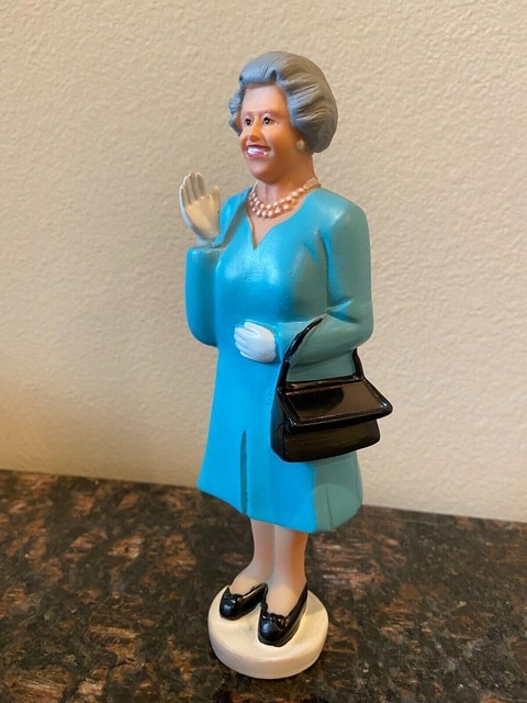 Solar Powered Pink Waving Queen Elizabeth II from England Royal ...