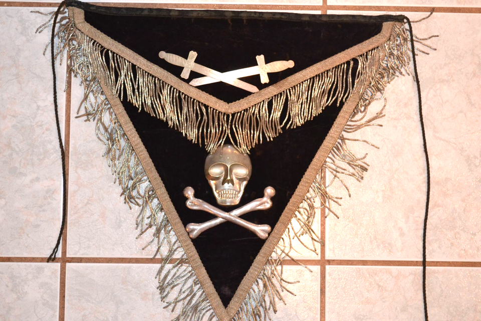 ANTIQUE SKULL AND CROSSBONES ODD FELLOWS DEATH BANNER APRON KNIGHTS ...