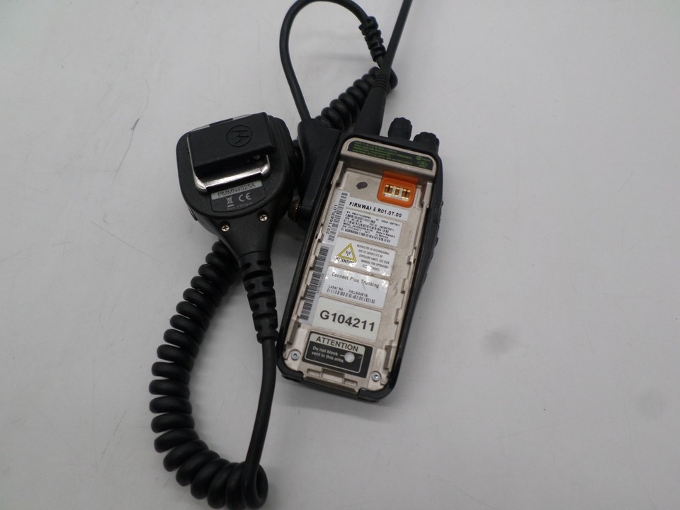 Motorola XPR 6580 Digital Connect Plus Two-Way Radio w Microphone ...