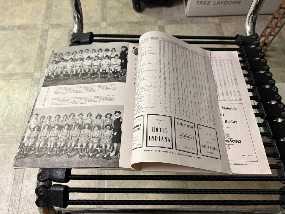 original complete 1947 FORT WAYNE DAISIES AAGPBL BASEBALL TEAM YEARBOOK ...