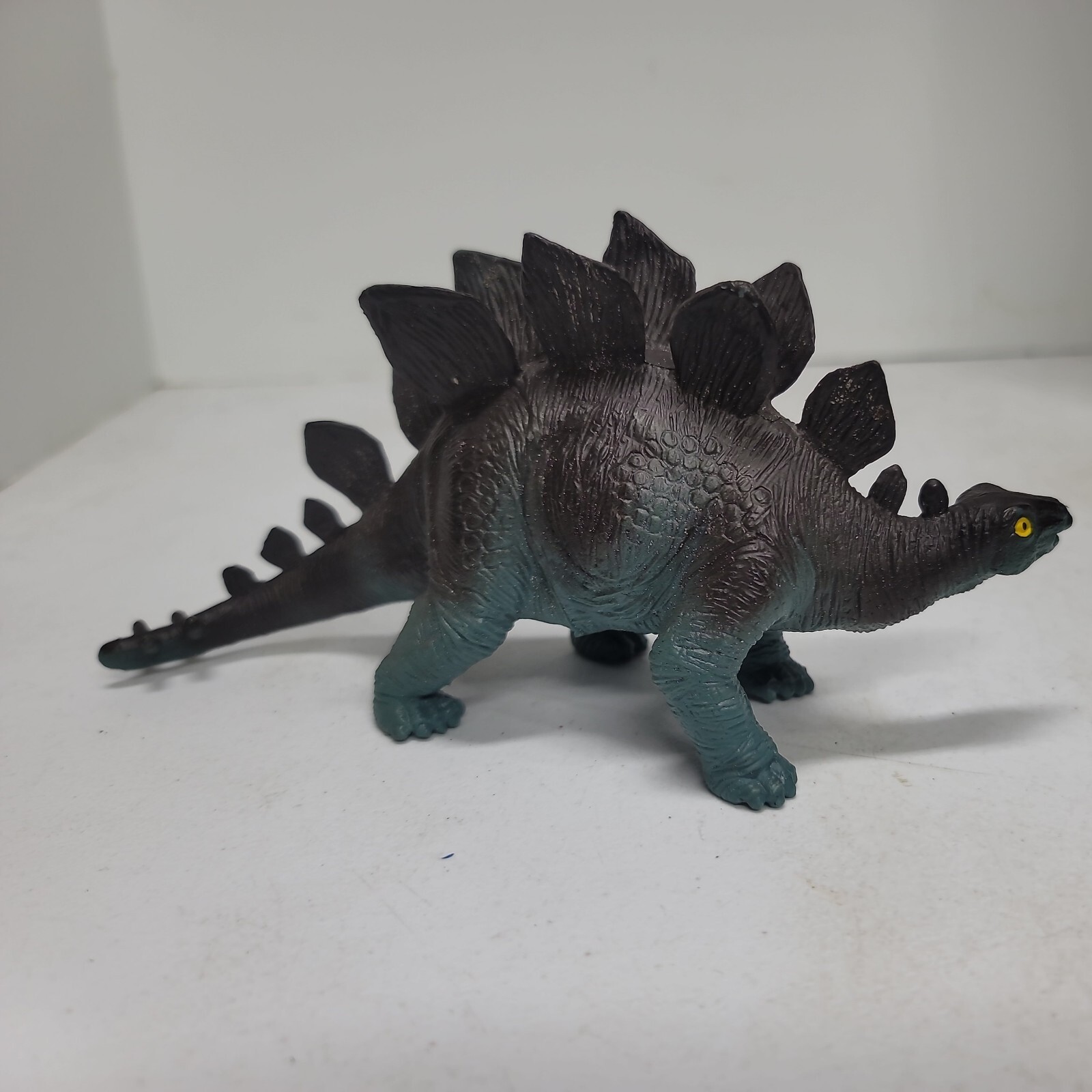 Vintage Stegosaurus TM 2000 Green Red Dinosaur Figure 1072-P11 Toy ...