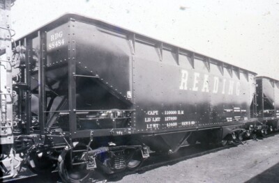 RDg reading railroad hopper car 88484 HTs class b-w copy railroad slide ...