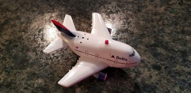 Small Vintage Delta Airlines Pull Back Plastic Toy Plane 2000 **Makes ...