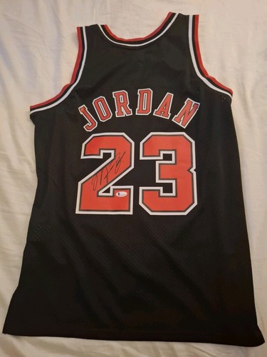 Michael Jordan Chicago Bulls Hand Signed Jersey Beckett Authenticated ...