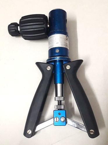 SIKA P60 Hand held test pump Pressure calibrator 60bar / 900psi | eBay UK