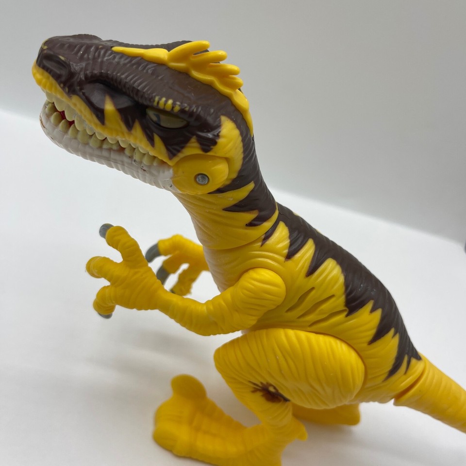 Hasbro Jurassic World JW Electronic Light-up & Sound Yellow Raptor ...