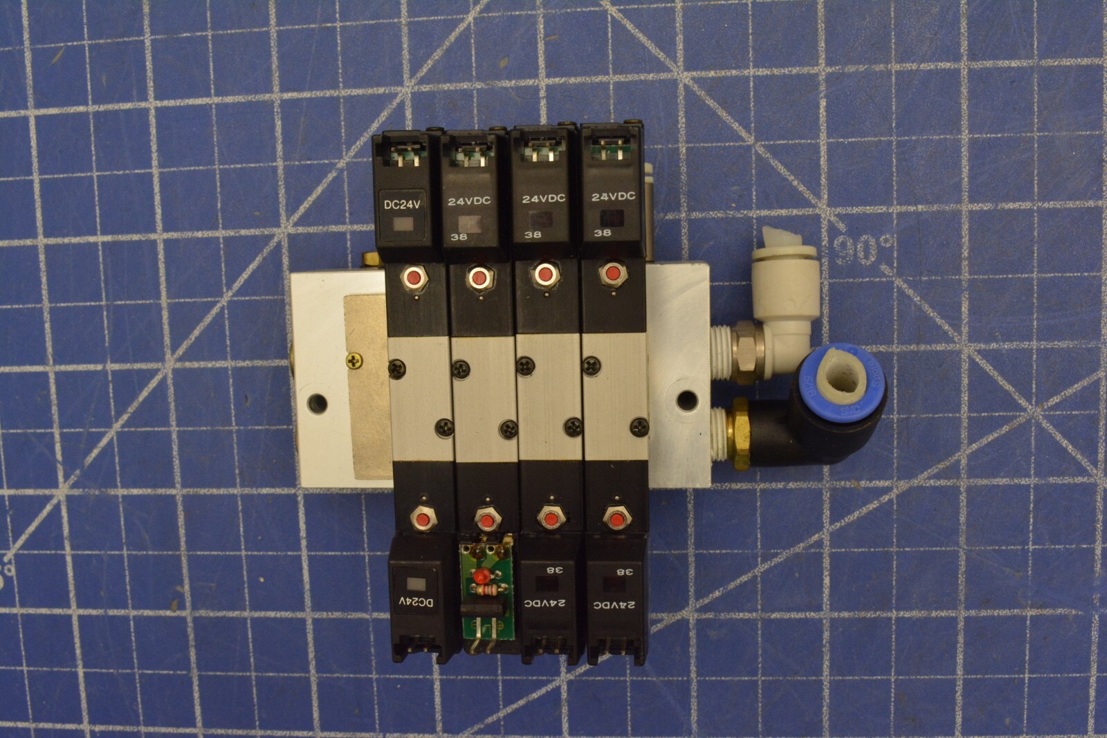 040M5A / MANIFOLD WITH 4 A040-4E2-34W AIR VALVES ATTACHED /KOGANEI | eBay