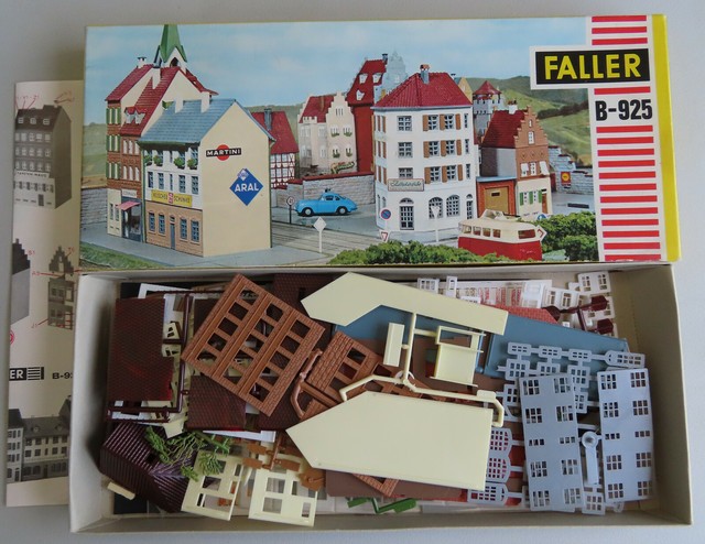 FALLER HO B-925 Block of Flats/corner Houses Unassembled 45 Years in ...