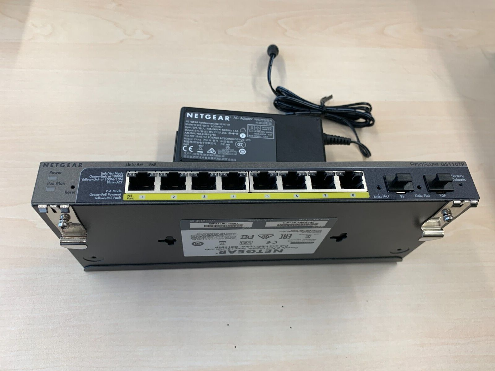 Netgear GS110TP PoE Switch inkl. Montageclips für DIN 35 Hutschiene ...