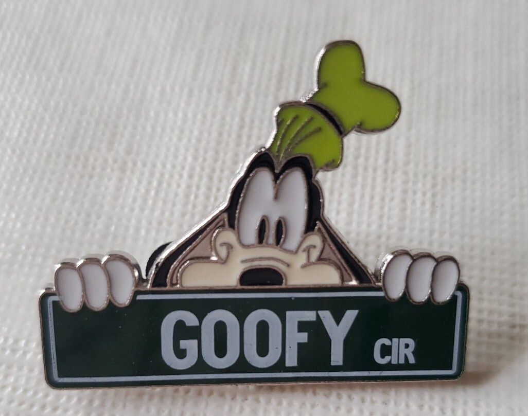 Disney Trading Pin - GOOFY CIR - Disney Street Signs | eBay