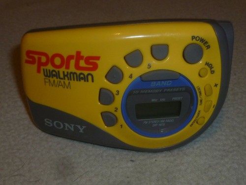 VINTAGE SONY SPORT WALKMAN WRIST ARMBAND PORTABLE RADIO SRF-M78 AM FM ...