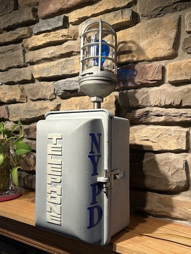 VINTAGE LIGHTED POLICE NYPD EMERGENCY TELEPHONE CALL BOX PHONE -MAN ...