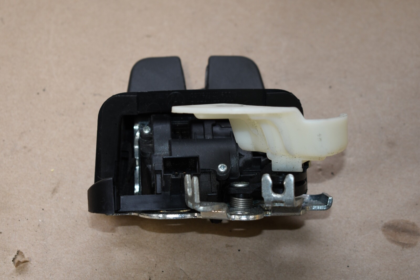 2014 VW JETTA OEM Trunk Latch Lid Lock Actuator 5C8 827 520 B P6 R | eBay