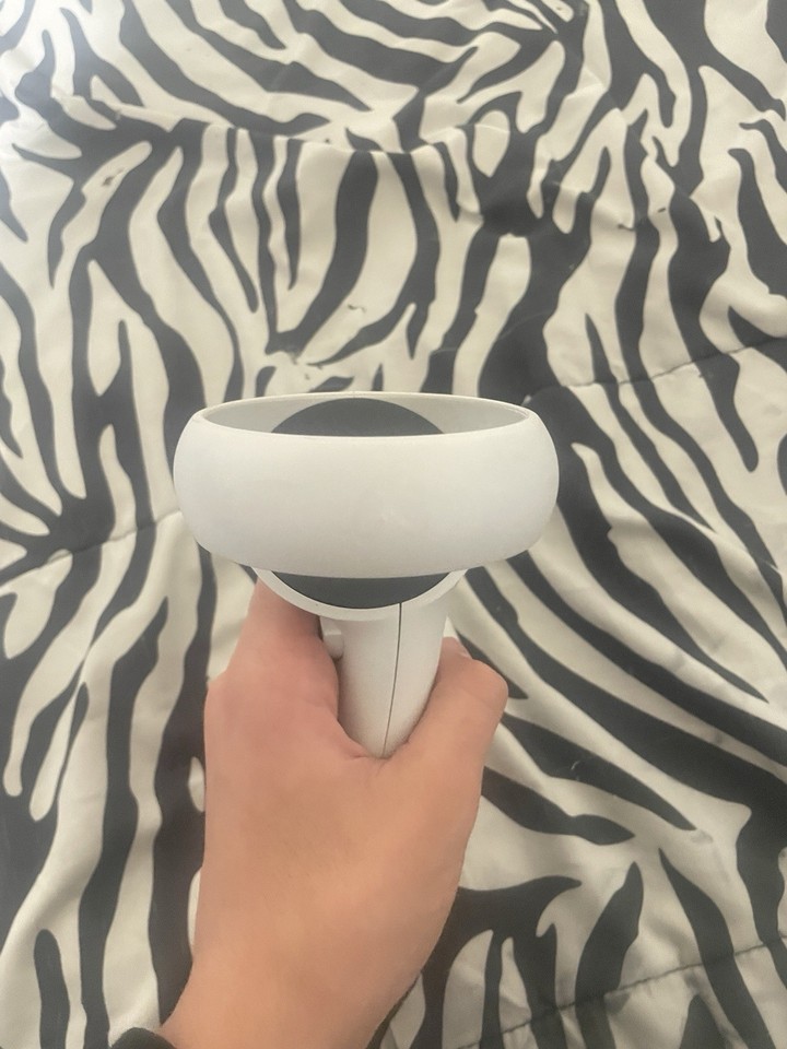 Oculus Meta Quest 2 128GB with Controllers And Official Battery Strap ...