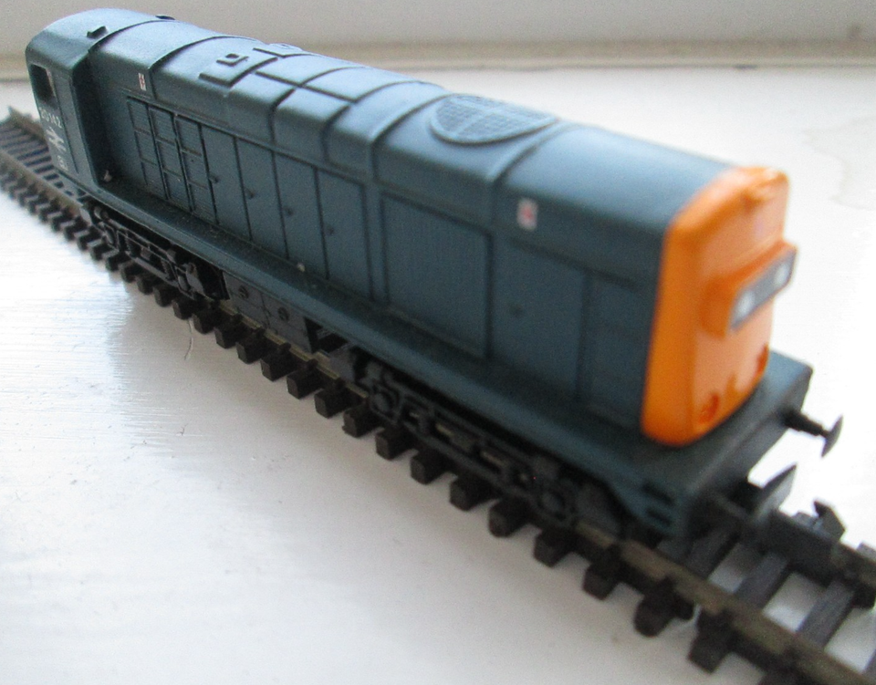 Graham Farish N Gauge Class 20 locomotive BR Blue 20142. No 8205. Boxed ...