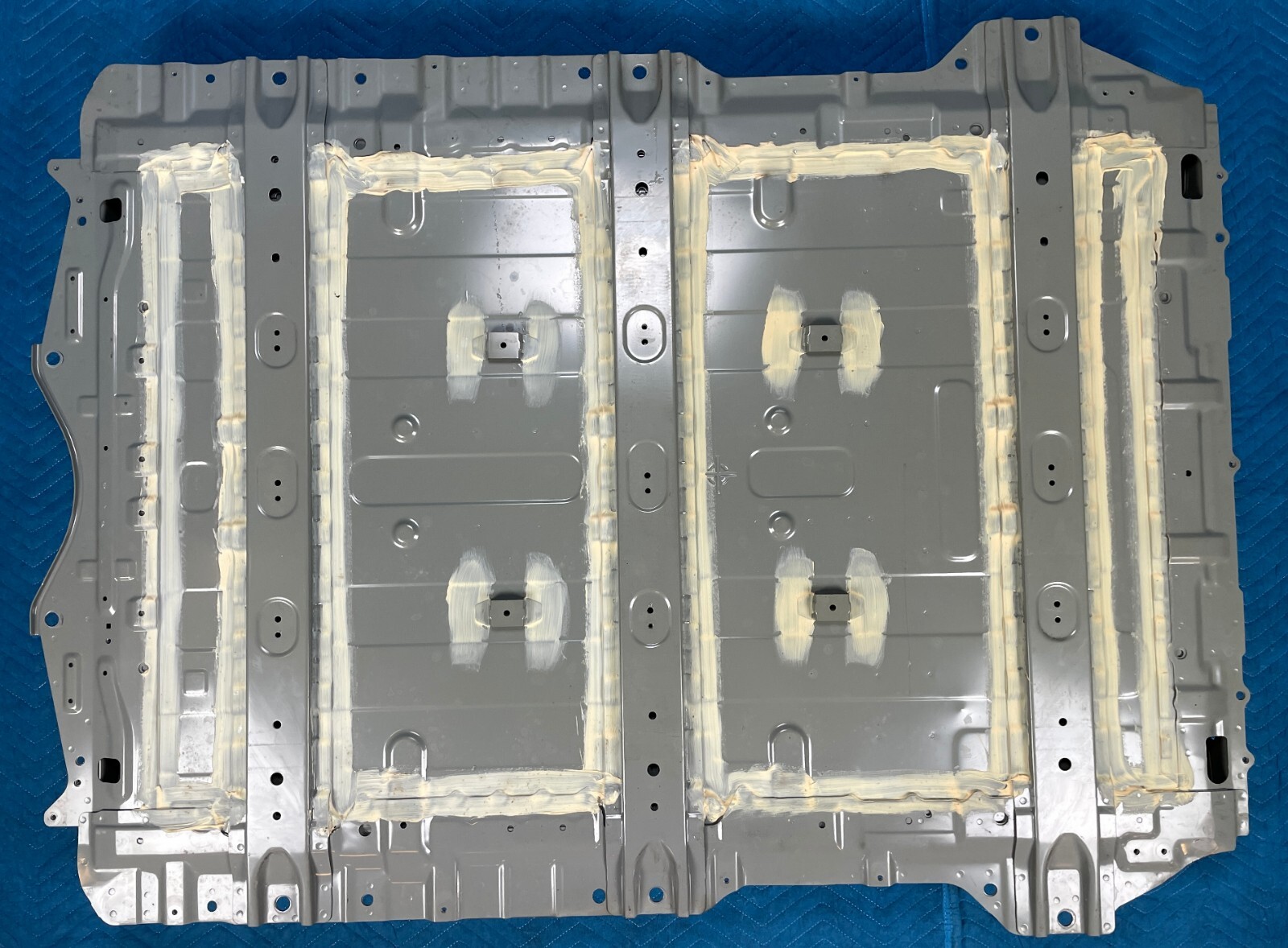 Nissan LEAF Battery Pack Housing Case w/ Mounting Brackets & Bolts 2011 ...