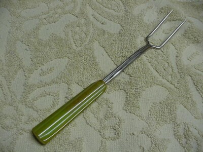 Vintage GREEN BAKELITE MEAT/SERVING/CARVING FORK kitchen utensil EXC ...