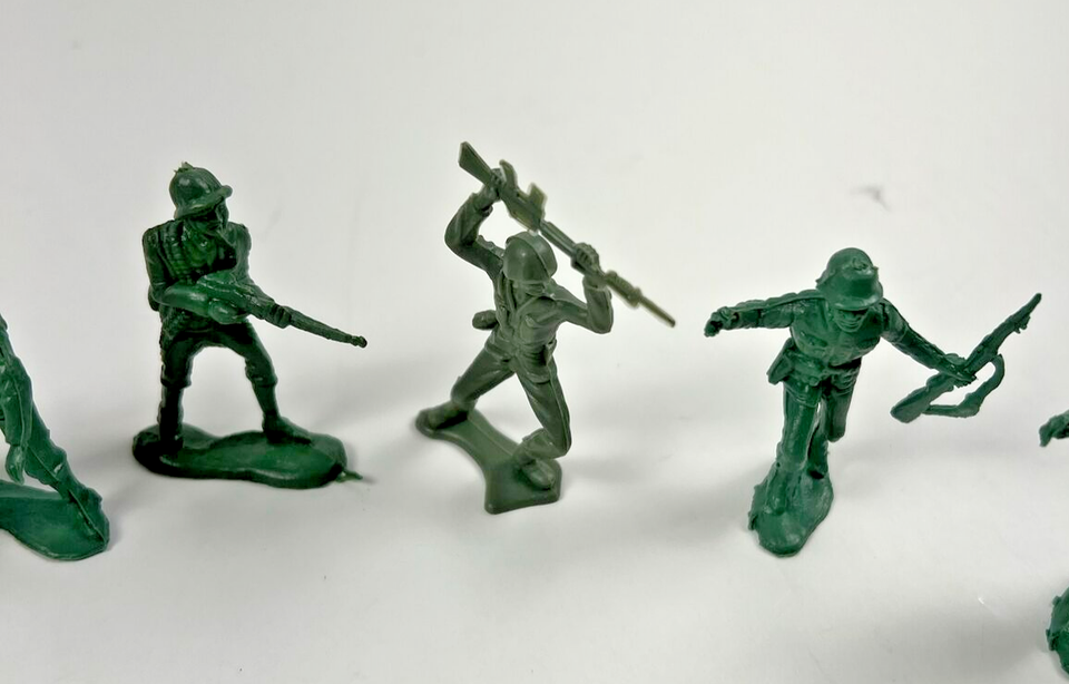 Vintage 1960s 1970s Lot Of 14 Army Men Plastic Toy Soldiers Made In ...