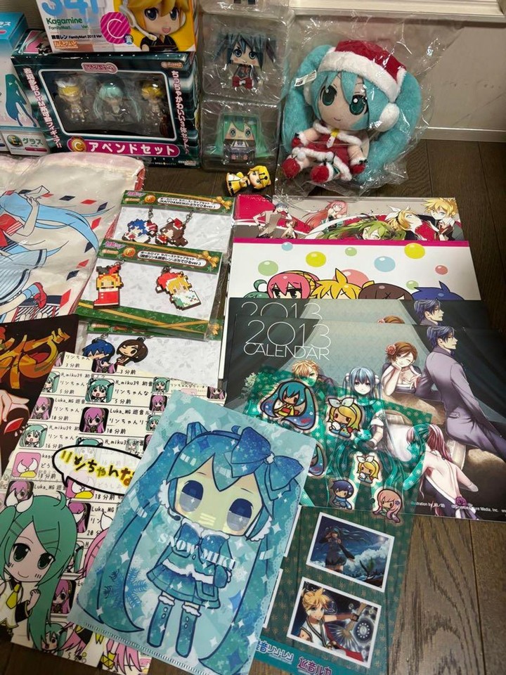 Hatsune Miku Figure & Goods Set - Collectible Merchandise Bundle | eBay