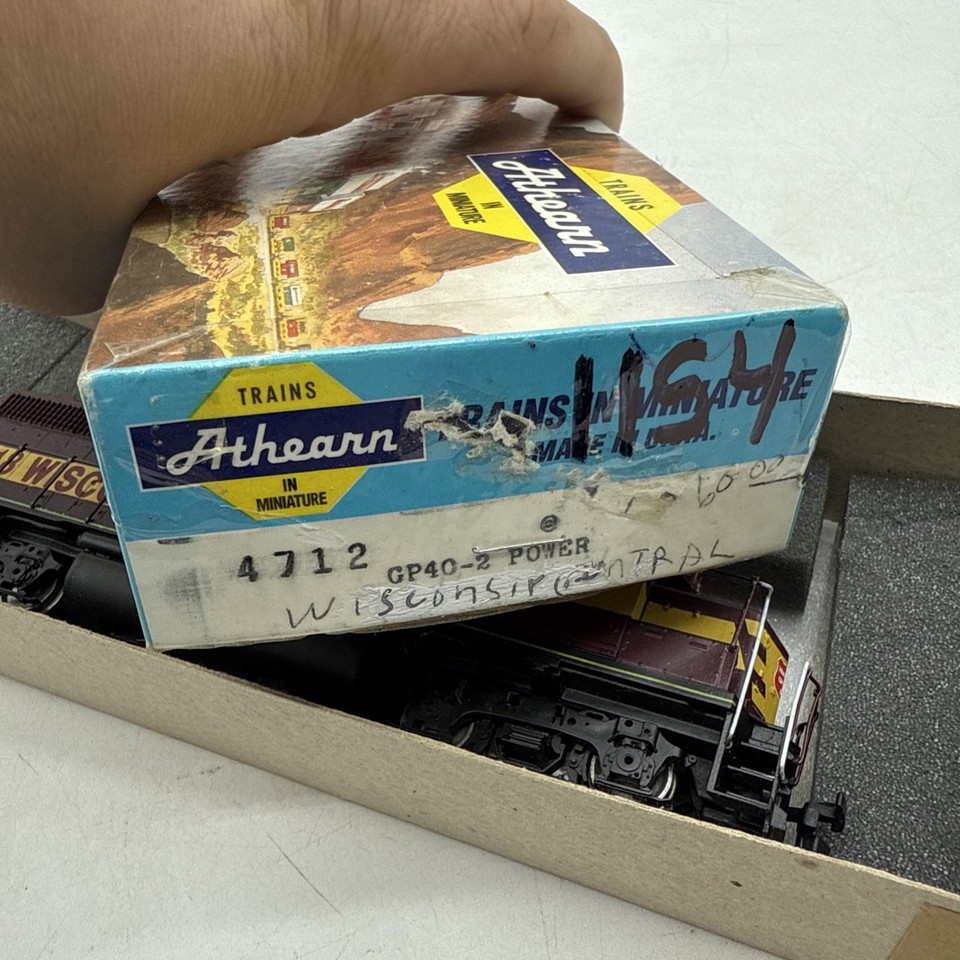 Athearn HO GP40-2 Diesel Locomotive Wisconsin Central #3018 Powered ...