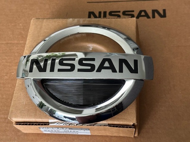 NEW OEM 2016-2019 NISSAN MAXIMA FRONT GRILLE EMBLEM W/O FRONT CAMERA ...