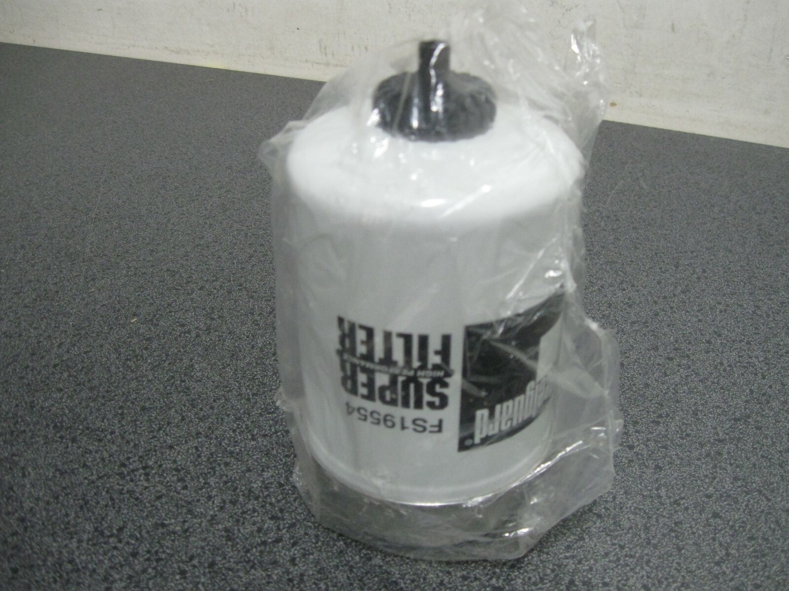 NEW GENUINE FLEETGUARD FUEL WATER SEPARATOR | Grelly USA