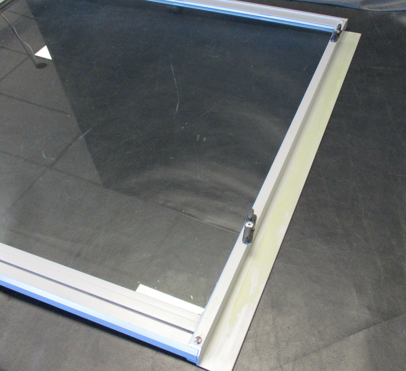 LUND BOATS VERALEX 31 1/2" X 28" CENTER WALKTHROUGH WINDSHIELD 77561 ...