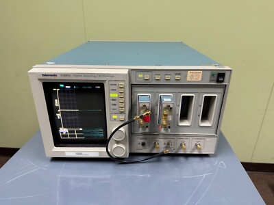 Tektronix 11801C Oscilloscope; Digital Storage, 50 GHz, with two SD-26 ...