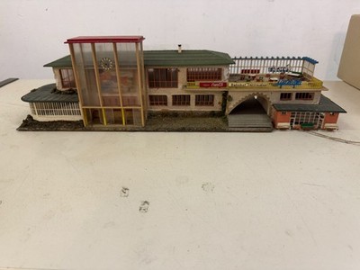 Faller H0 113 Bahnhof Cortina mit Kino und Biergarten recht guter ...