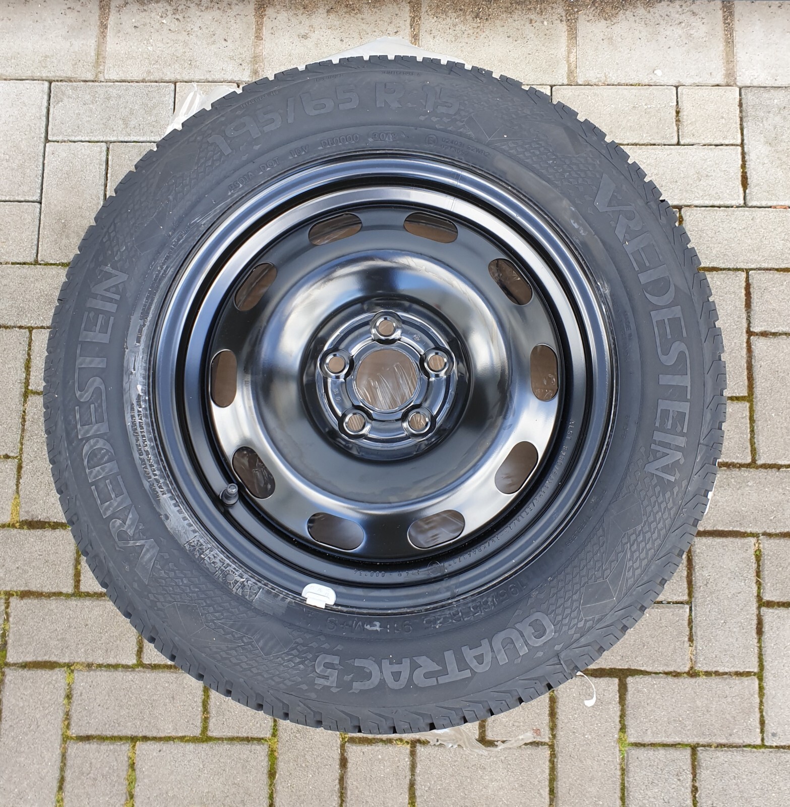 Stahlfelge 6J x 15 ; KBA 43737 ET38 mit Reifen Vredestein 195 65 R15 ...