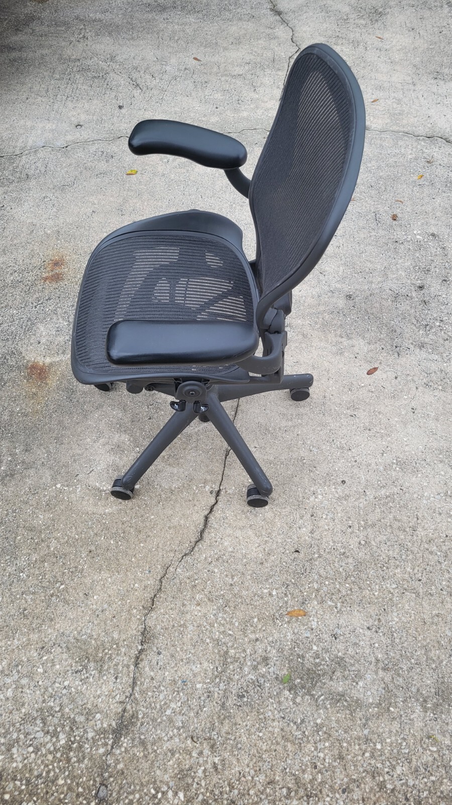 Herman Miller Aeron Mesh office chair, size B, model AE113AWB, color ...