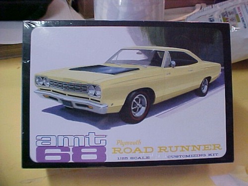 AMT 1/25 scale '68 Plymouth Road Runner Model Kit Factory Sealed | eBay