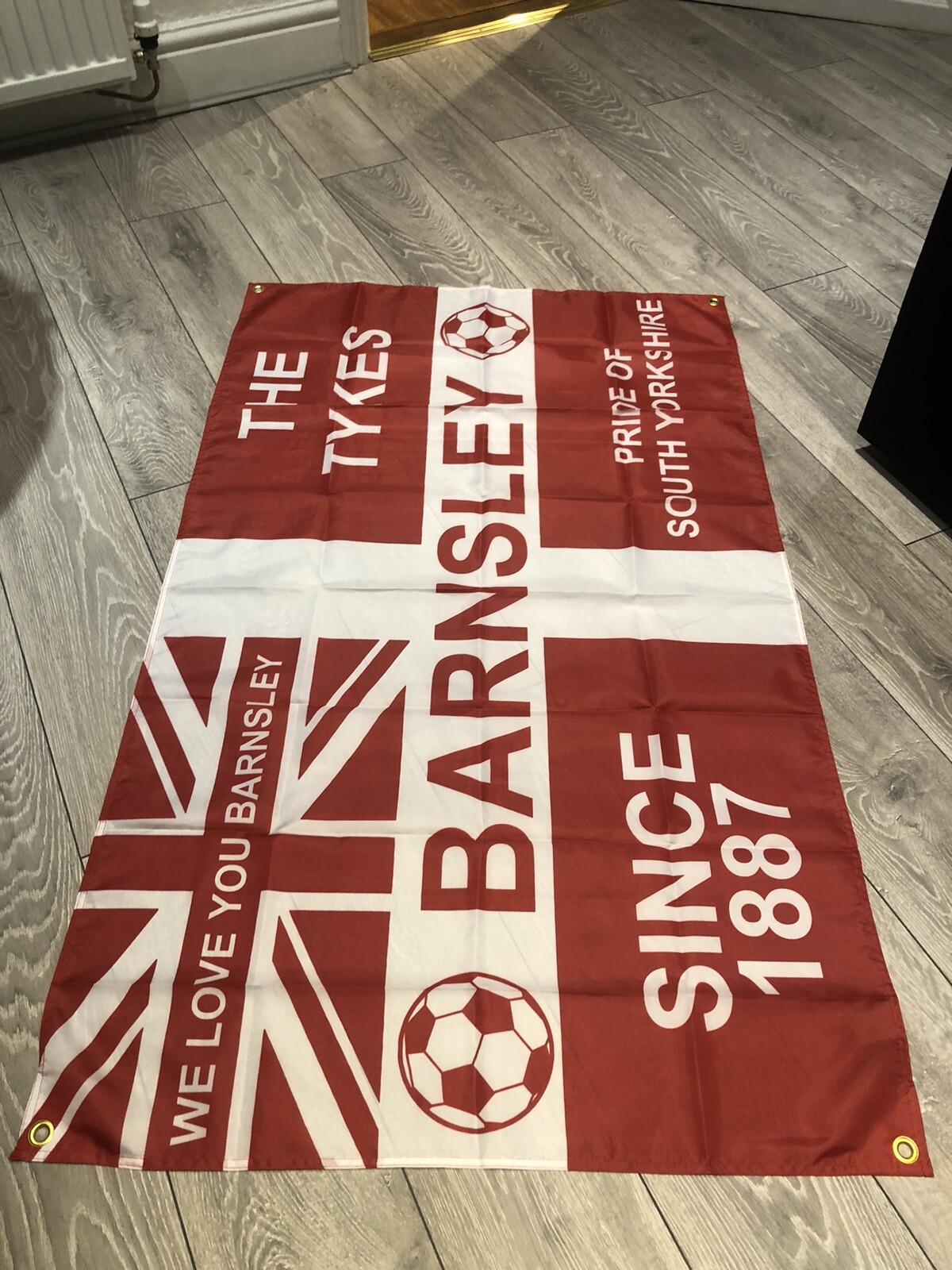 Barnsley Flag 5ft by 3ft - Barnsley Football Flag Brand New Football ...