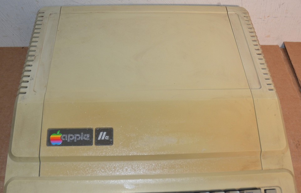 Apple IIe Computer Working AS-IS II A2S2064 | eBay