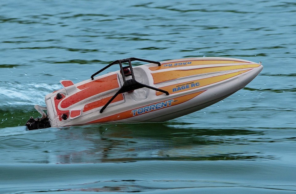RAGE RC Torrent 450BL RTR Jet Boat Red Brushless 3s Lipo Pond Lake ...