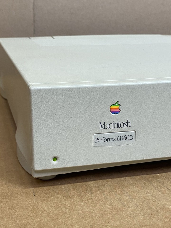 Vintage Apple Macintosh Performa Computer 6116CD M1596 Powers On Good ...