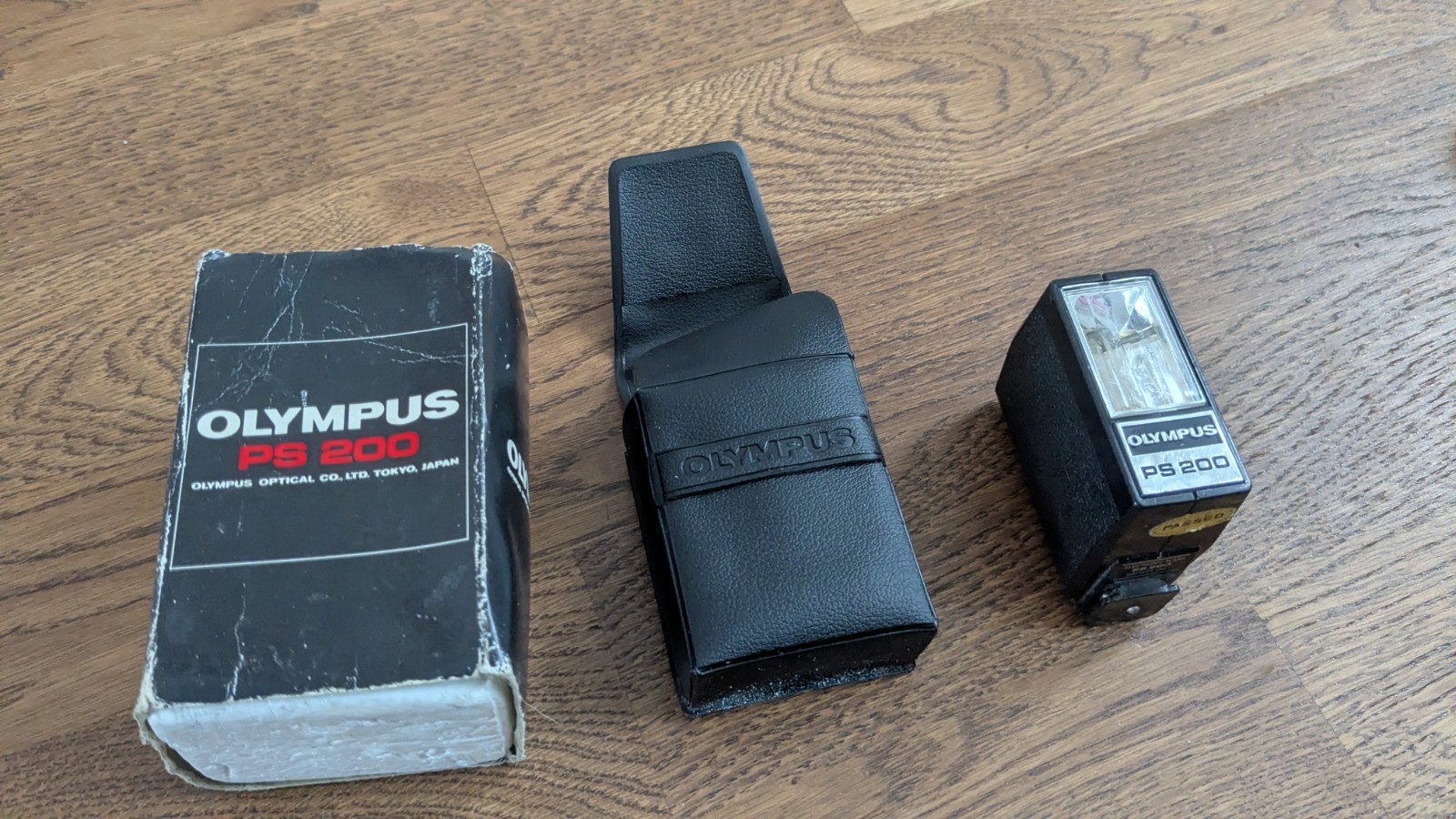 Olympus PS 200 film camera flash in it's original case. Tested and ...