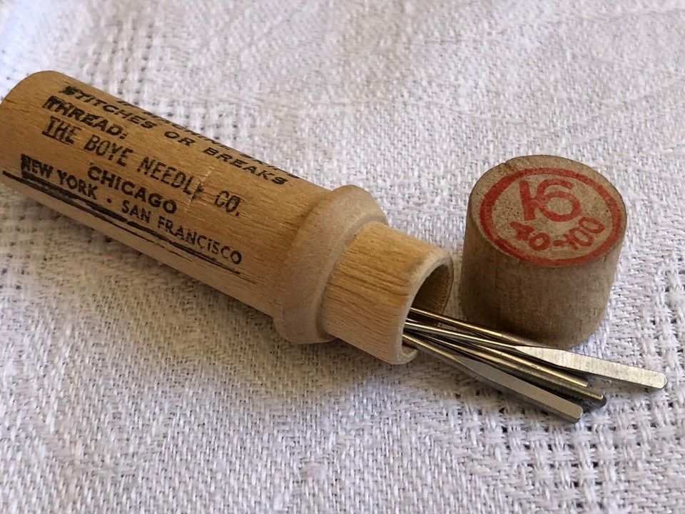 VTG THE BOYE BRAND NEEDLE CO. CHICAGO WOOD CANISTER & 5 MACHINE NEEDLES ...